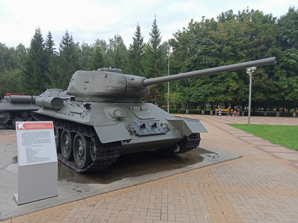 Teknoloji anıtı Танк Т-34-85, Naberejniye Çelny (Yar Çallı), foto