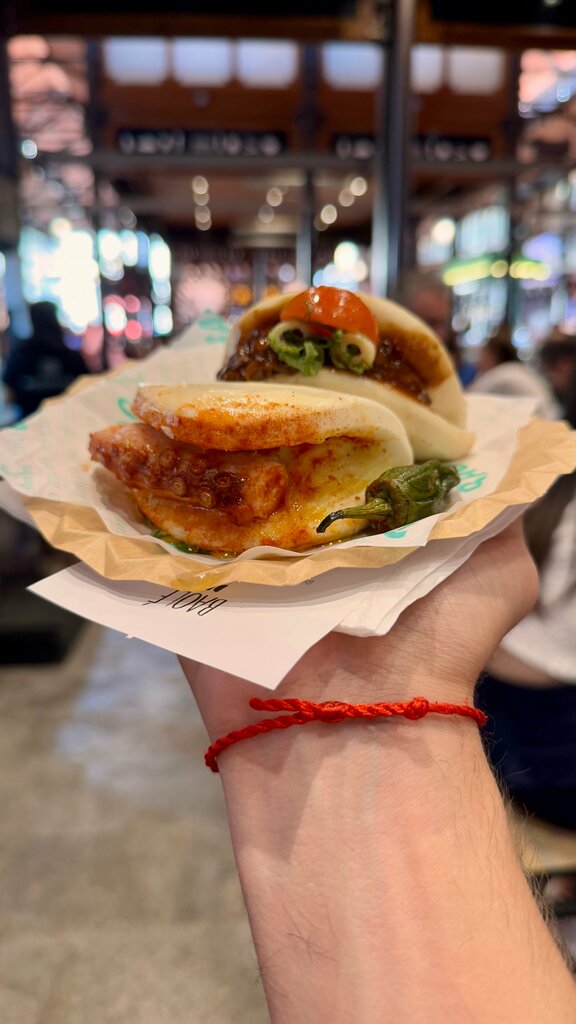 Gıda pazarı Mercado de la Cebada, Madrid, foto