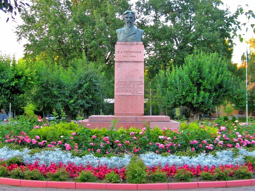 Anıt, heykel Monument To Kliment Arkadyevich Timiryazev, Moskova, foto