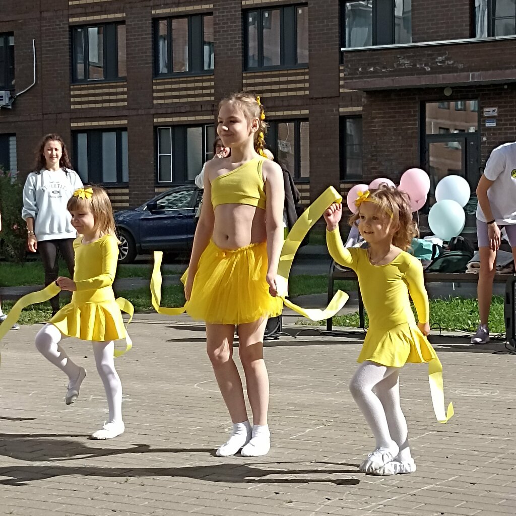 Dans okulları Коллектив современно-эстрадного танца Атмосфера, Balaşiha, foto