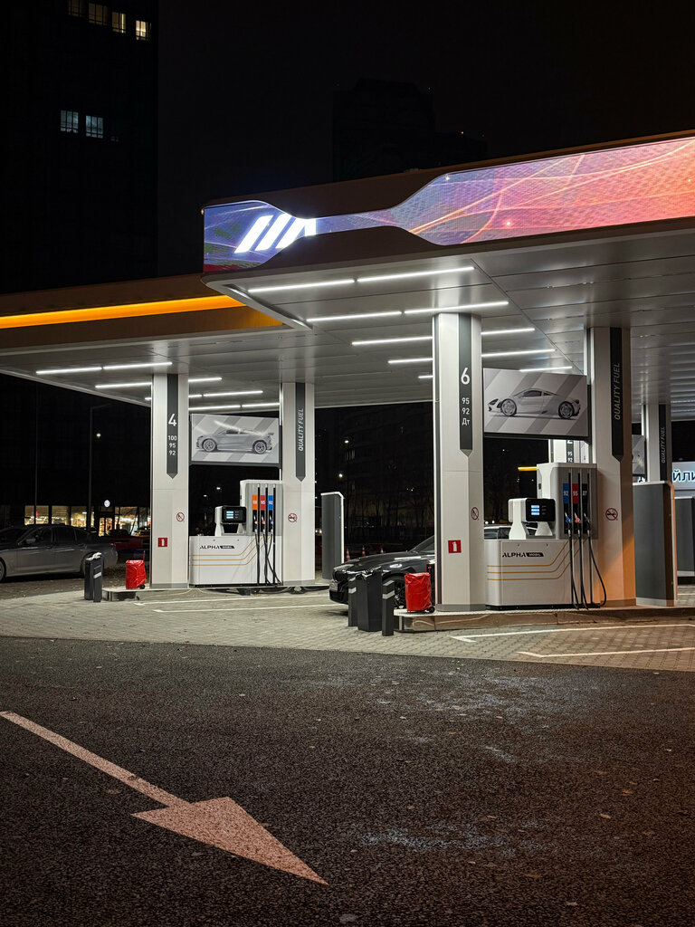 Benzin istasyonu Alpha Mobil, Moskova, foto
