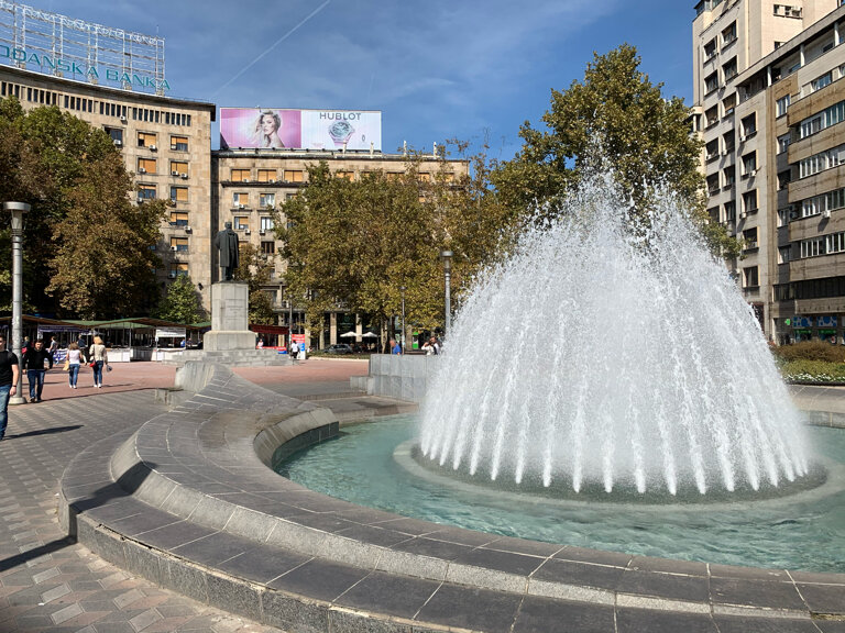 Turistik yerler Fountain on Nikola Pasic Square, Belgrad, foto