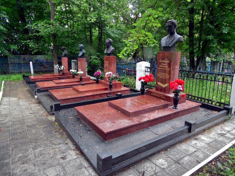 Anıt, heykel Бюст М.А. Мирошникова, Arzamas, foto