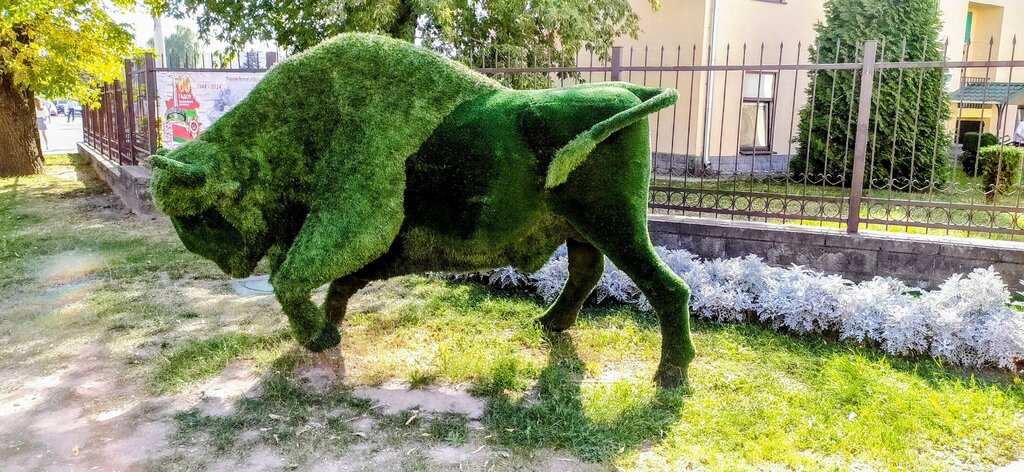 Park, sokak heykeli Зубр, Minsk, foto
