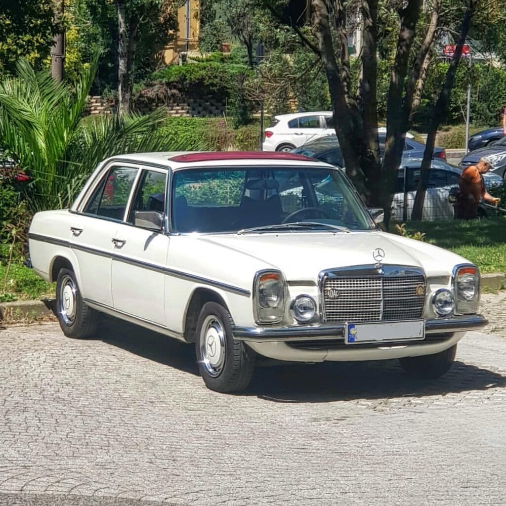 Otomobil satış galerileri Oldschool Garage, İstanbul, foto