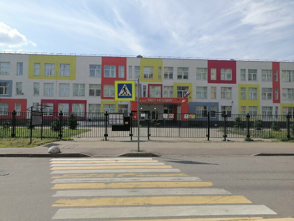 Ortaokul Бугровский центр образования № 3, средняя общеобразовательная школа, Saint‑Petersburg ve Leningradskaya oblastı, foto