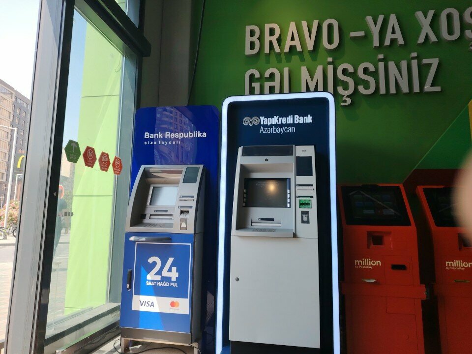 ATM'ler YapıKredi Bank ATM, Bakü, foto