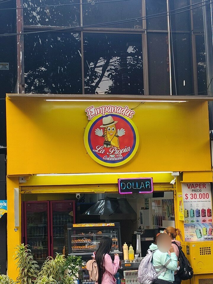 Kafe Empanadas La Propia Colombiana, Medellin, foto