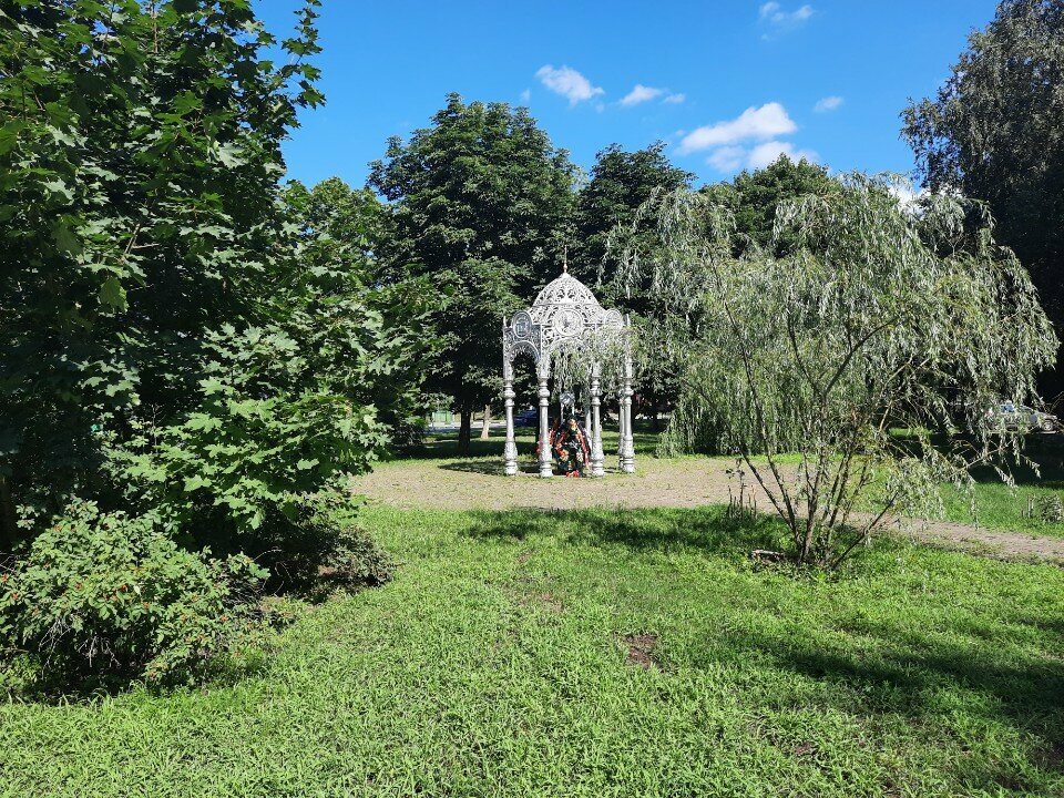 Şapel, haç anıtı Часовня, Gomel, foto