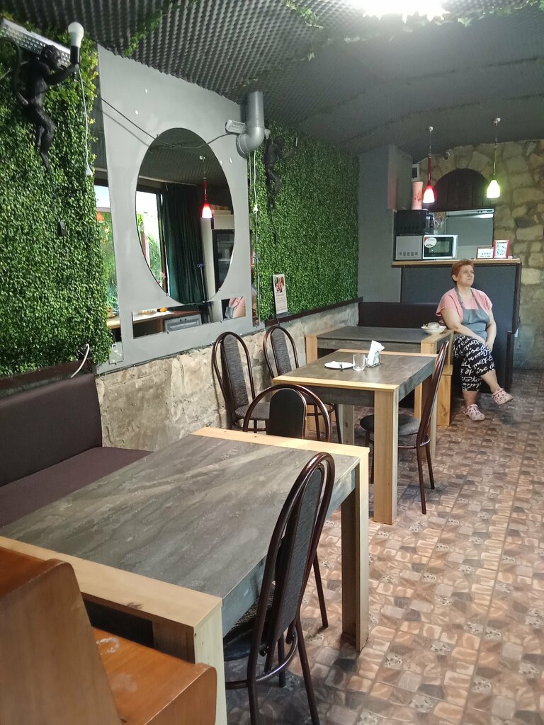 Kafe В башне, Suhum, foto