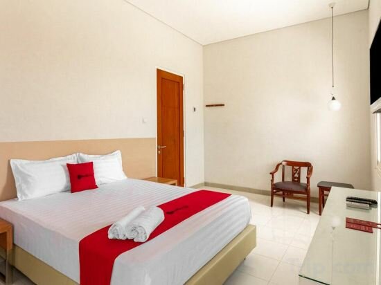 Otel RedDoorz Syariah @ Kebraon, Surabaya, foto