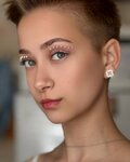 Make-up artist Ekaterina Krush (ulitsa Petrishcheva No:31Б), güzellik salonu  Dzerjinsk'ten