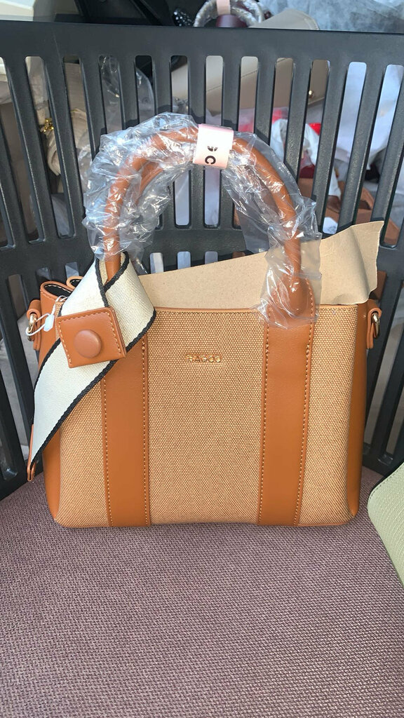 Çanta ve valiz mağazaları Succès Boutique, Abican, foto