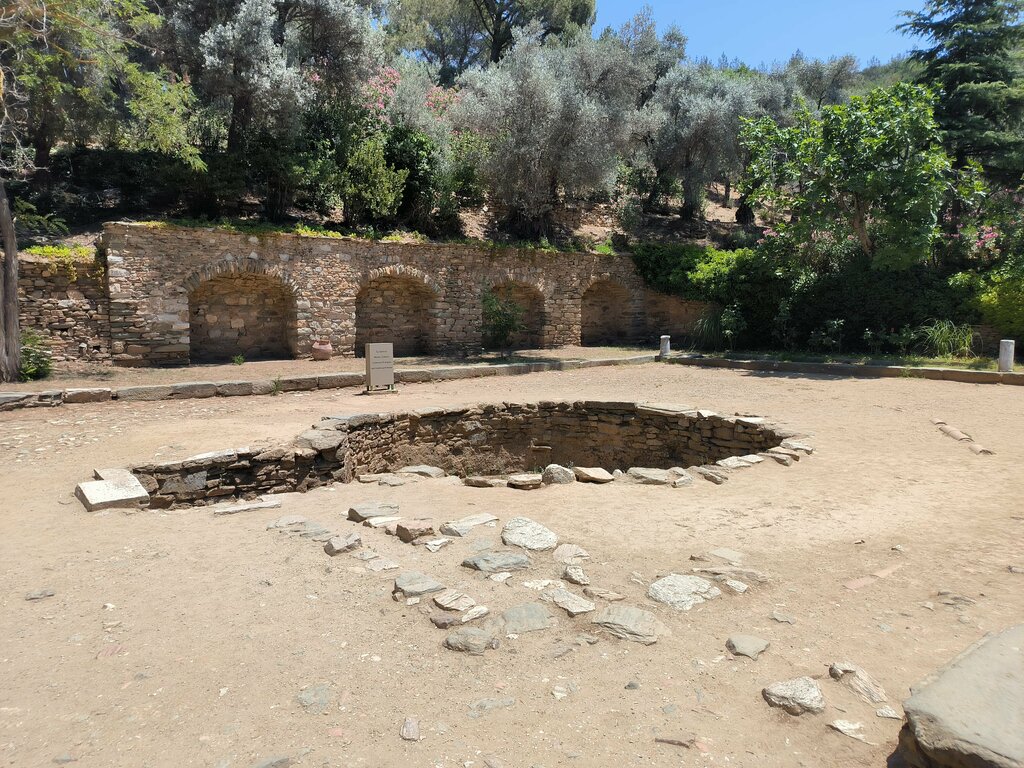 Turistik yerler Meryem Ana Vaftiz Havuzu, Selçuk, foto