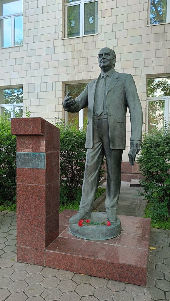 Anıt, heykel Ректор МАДИ Л.Л. Афанасьев, Moskova, foto