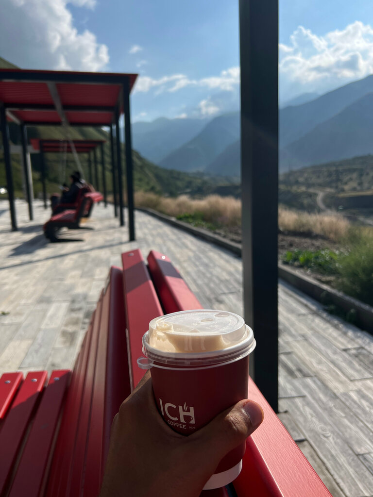 Kahve dükkanları Ich Coffee, Tyrnauz, foto