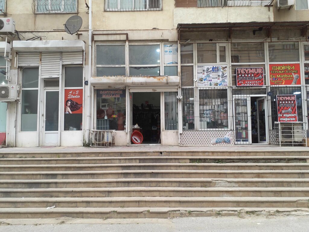 Yapı mağazası Qarishiq temir-tikinti materiallari, Bakü, foto