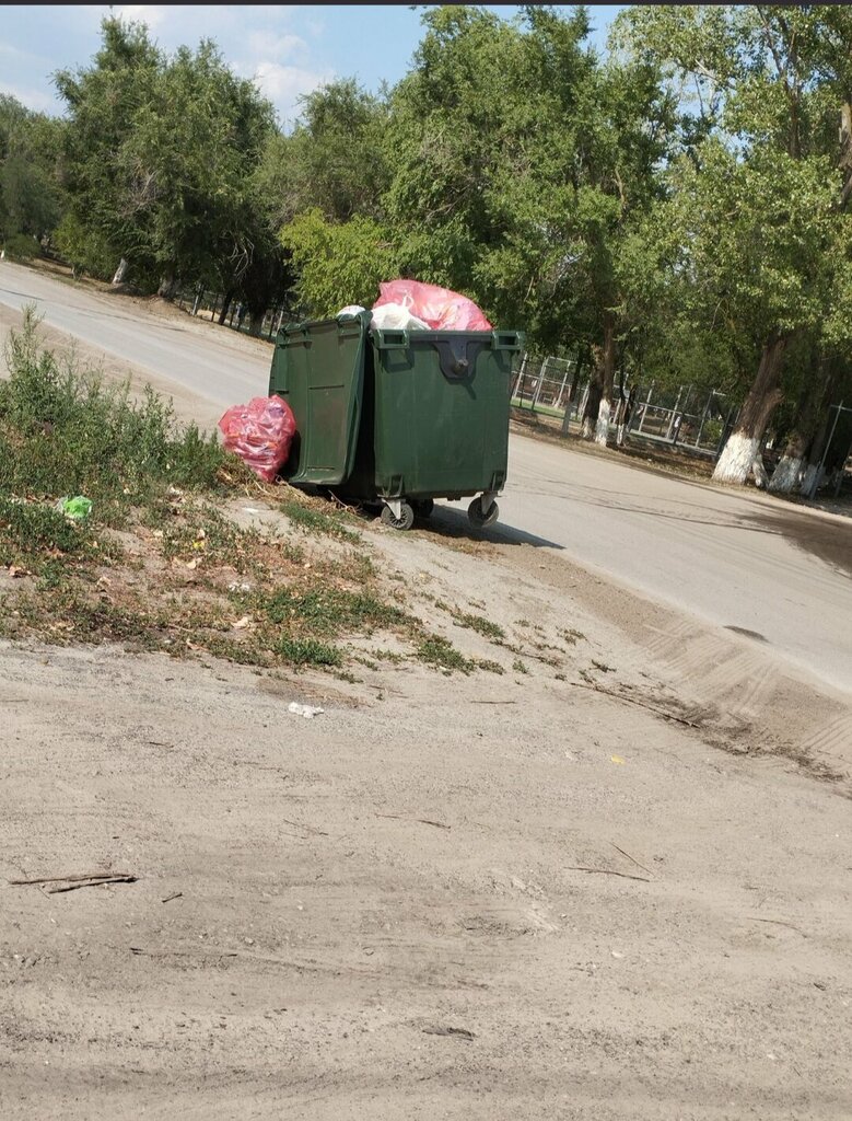 Çöp alanları Trash and garbage disposal area, Surovikino, foto