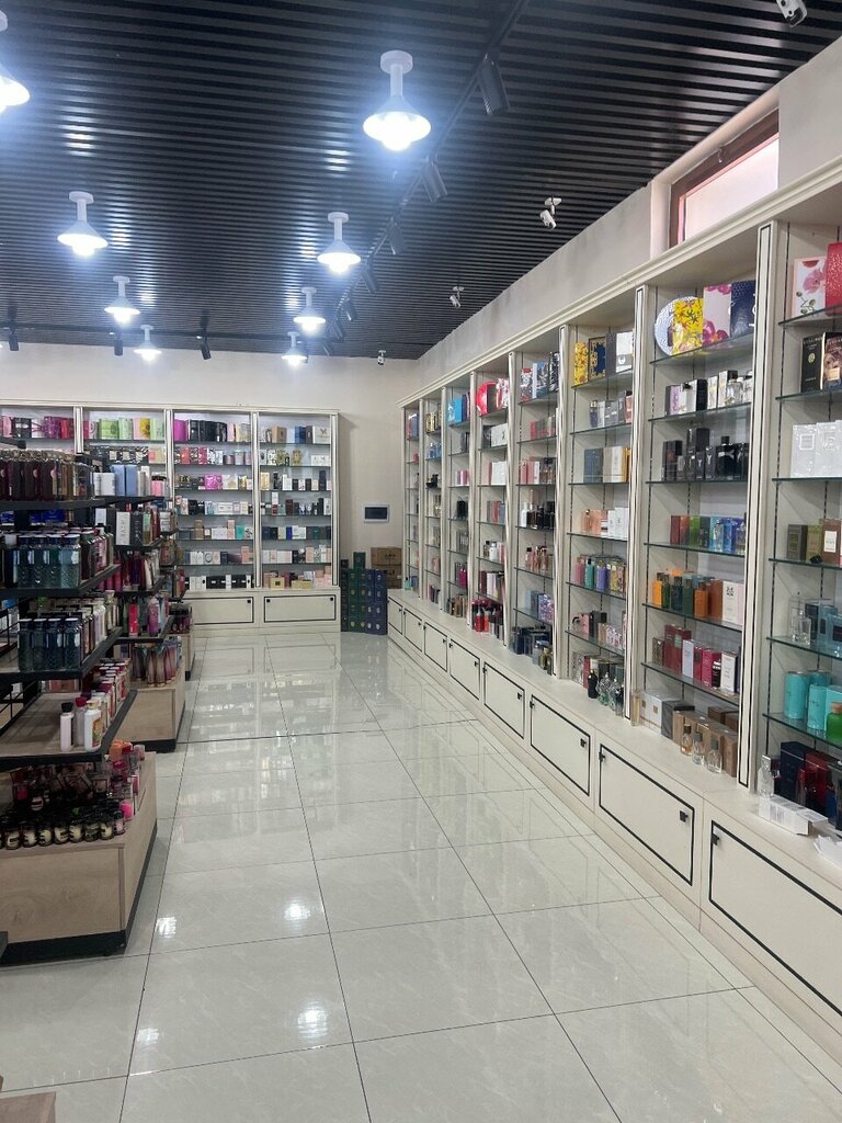 Kozmetik ve parfümeri mağazaları Glamour, Karşı, foto