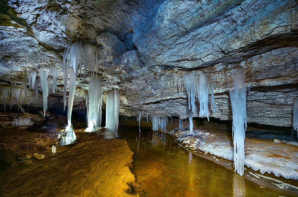 Turistik yerler Golubinsky Proval Cave, Arhangelskaya oblastı, foto