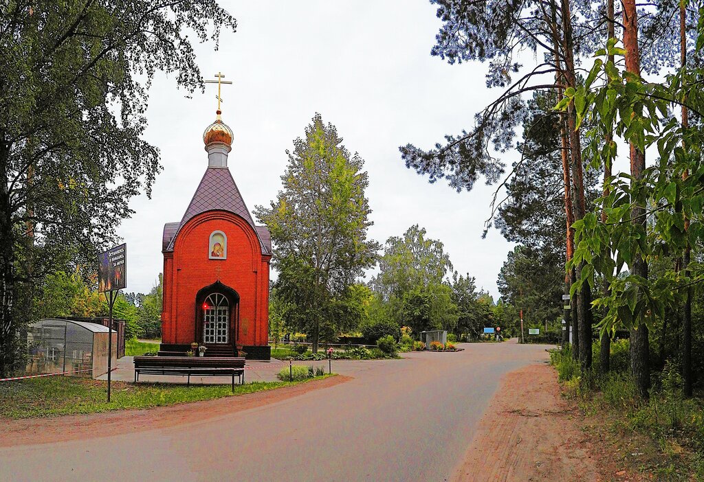 Şapel, haç anıtı Церковь-часовня Лазаря Четверодневного, Zarechny, foto
