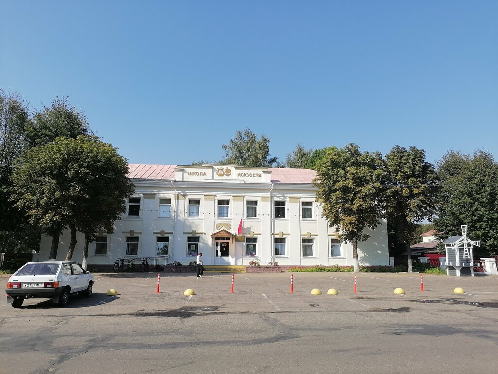 Müzik okulları ve konservatuarlar Shkola Iskusstv, Shklov, foto