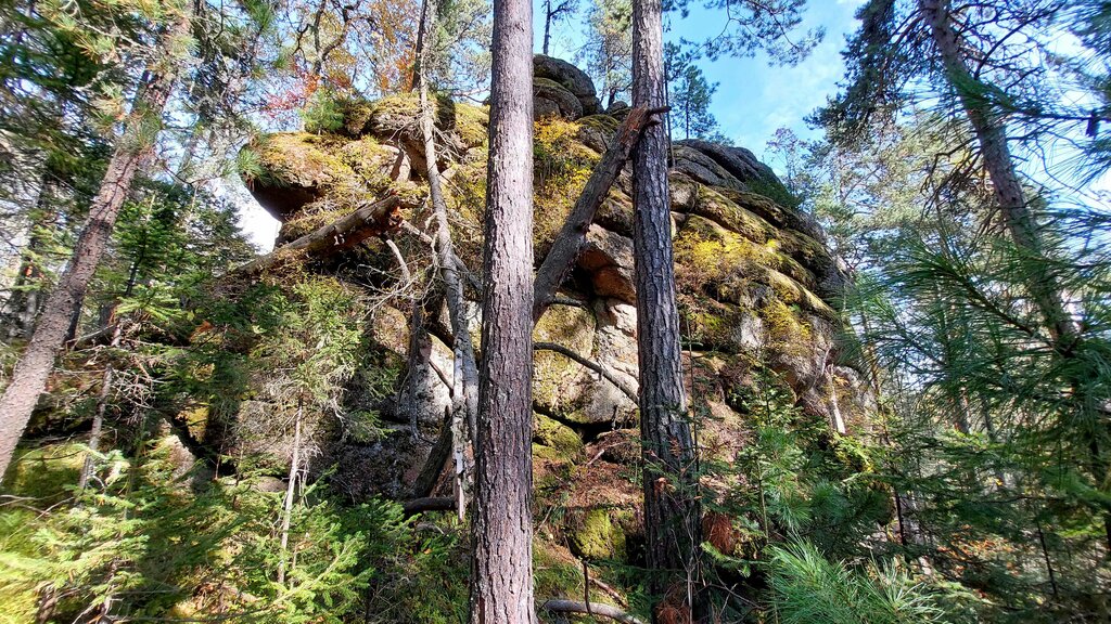 Dağ zirvesi Скала Бермуды, Krasnoyarski krayı, foto