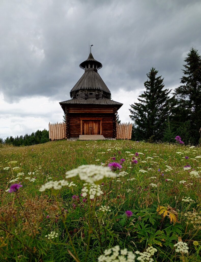 Turistik yerler Сторожевая башня, Permski krayı, foto