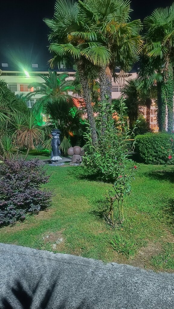 Park, sokak heykeli Шапокляк и Чебурашка, Soçi, foto