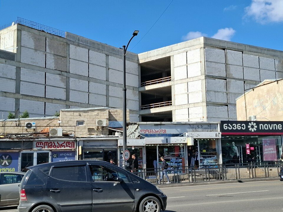 Cep telefonu aksesuarları ბრონები, Tiflis, foto