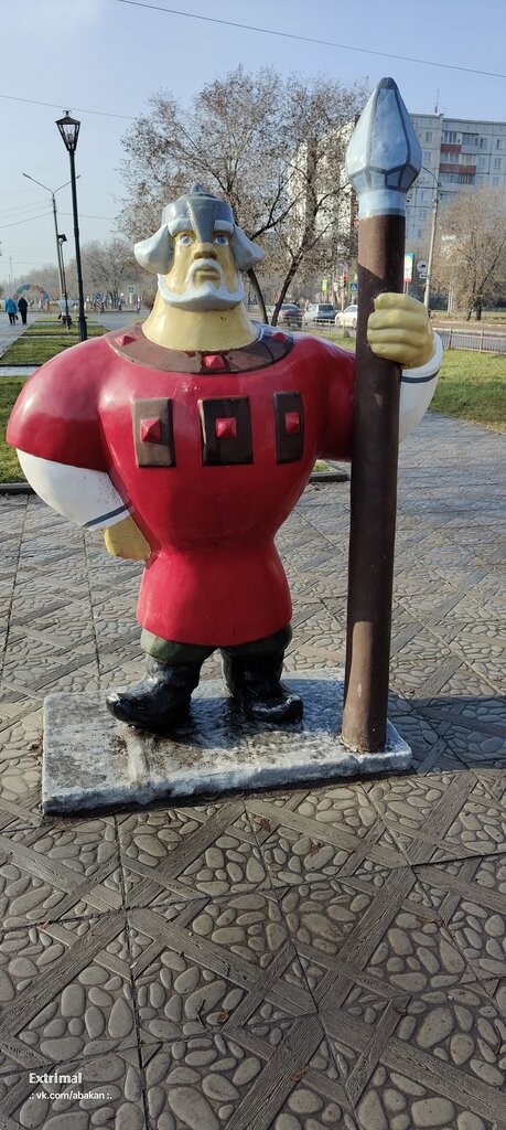 Park, sokak heykeli Добрыня Никитич, Çernogorsk, foto