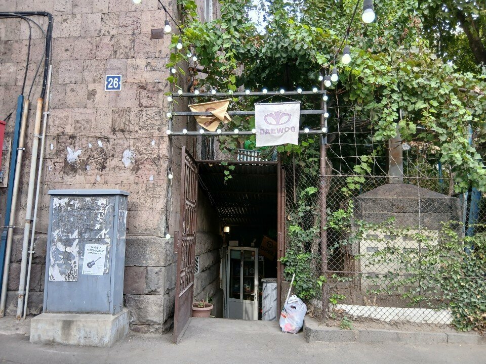 Otomobil yedek parçaları Santa's Auto, Erivan, foto