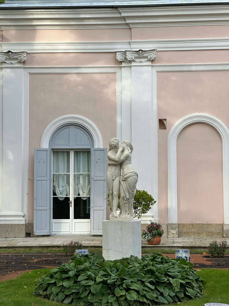 Park, sokak heykeli Амур и Психея, Lomonosov, foto