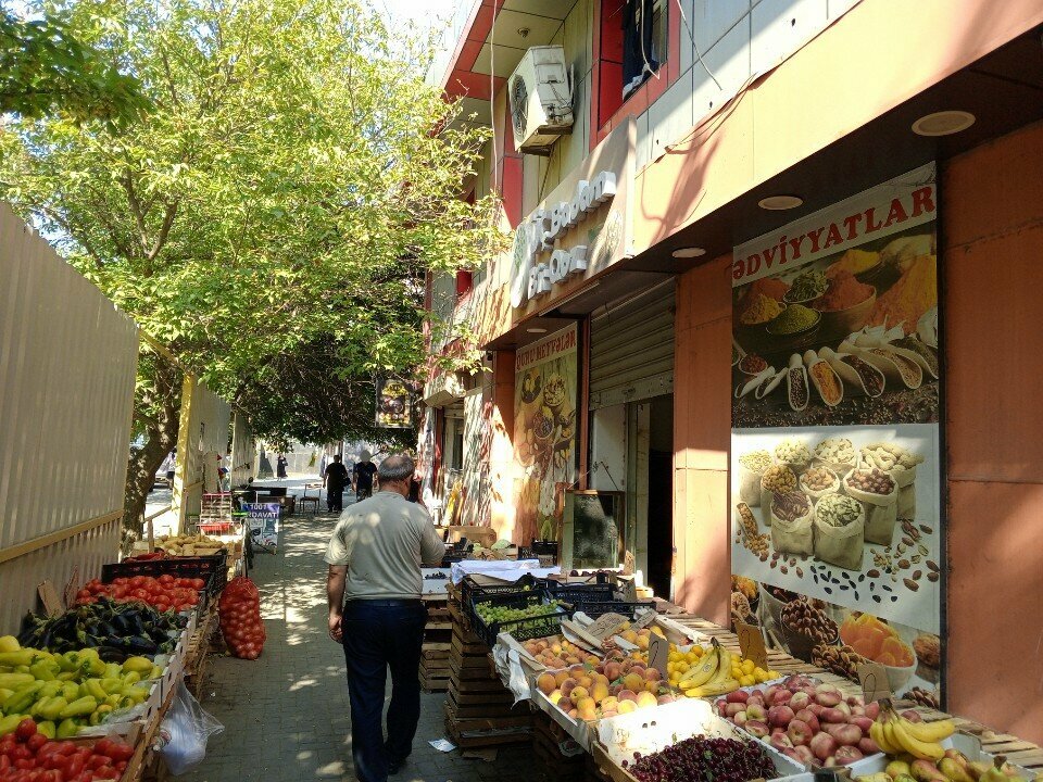 Kuruyemiş, atıştırmalık, kuru meyve Üç badam Bir Qoz, Bakü, foto