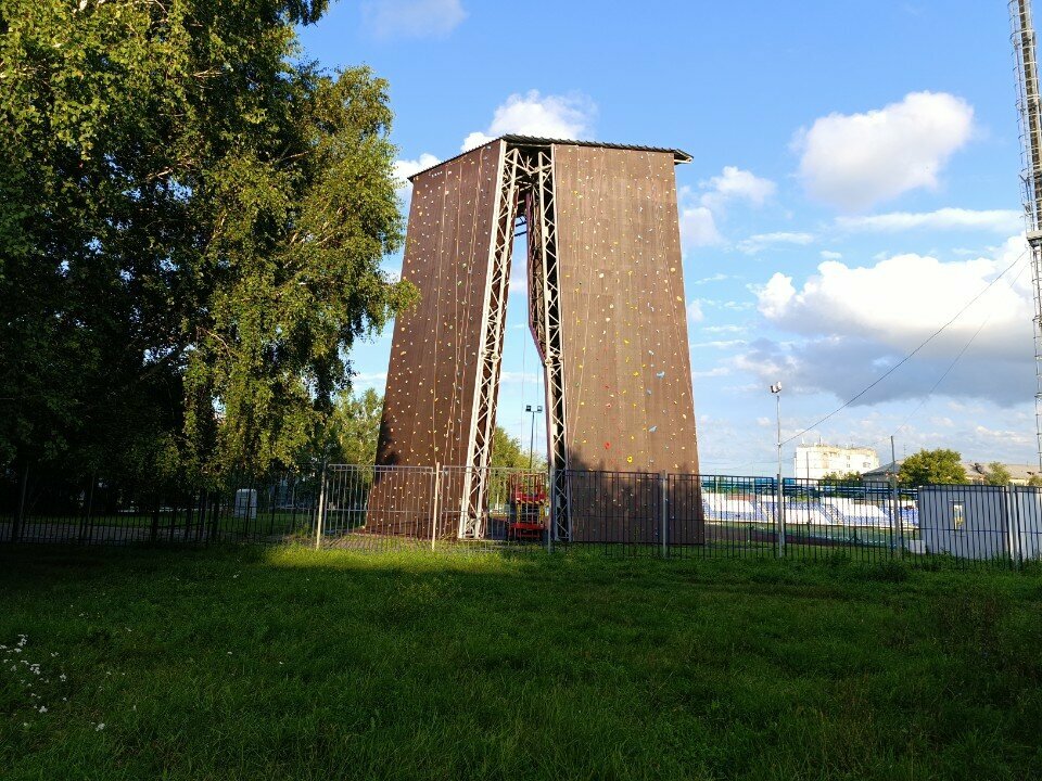 Tırmanma duvarı Скалодром, Barnaul, foto