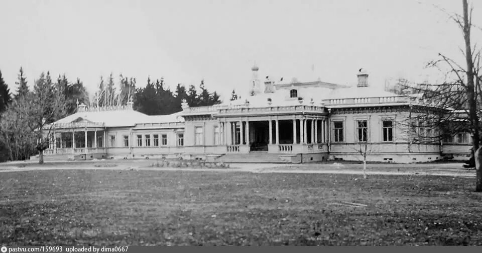 Turistik yerler Главный дом усадьбы А.Н. Крафта, Koroliov, foto