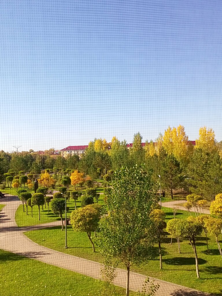 Kültür ve eğlence parkları Auezov Library Square, Karağandı, foto