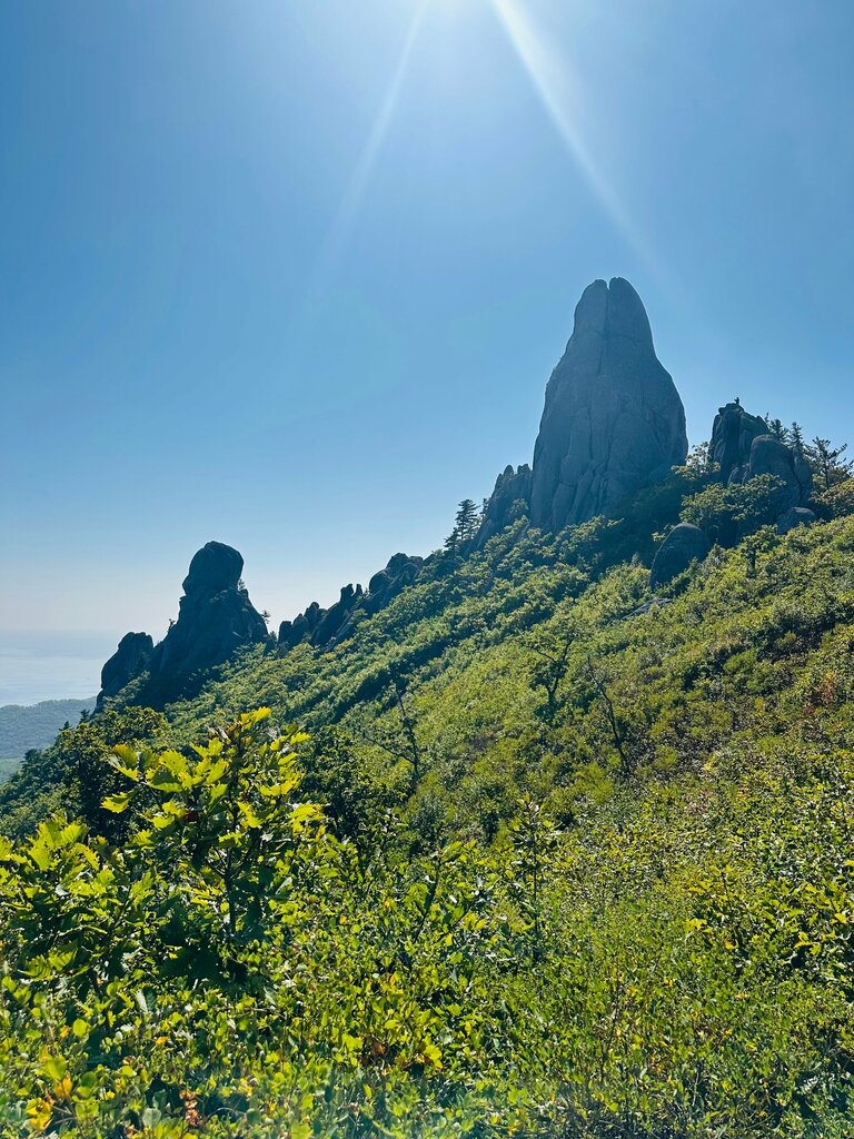Dağ zirvesi Скальный комплекс Долина Атлантов вход в портал, Primoriye, foto