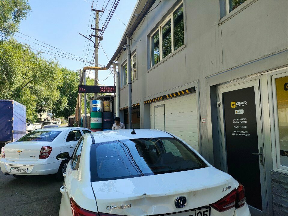 Oto kiralama A-Motors, Almatı, foto