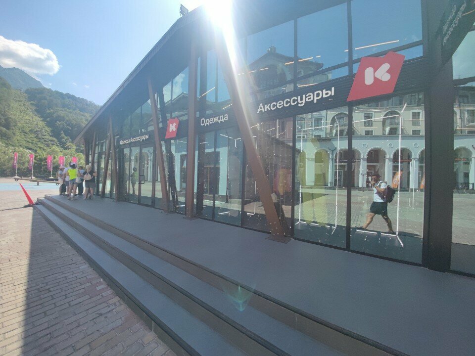 Giyim mağazası Магазин мерча Красной Поляны, Soçi, foto