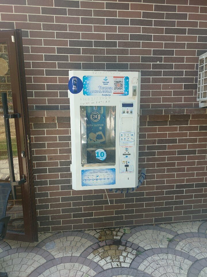 Su satışı Tretiy kran, Almatı, foto