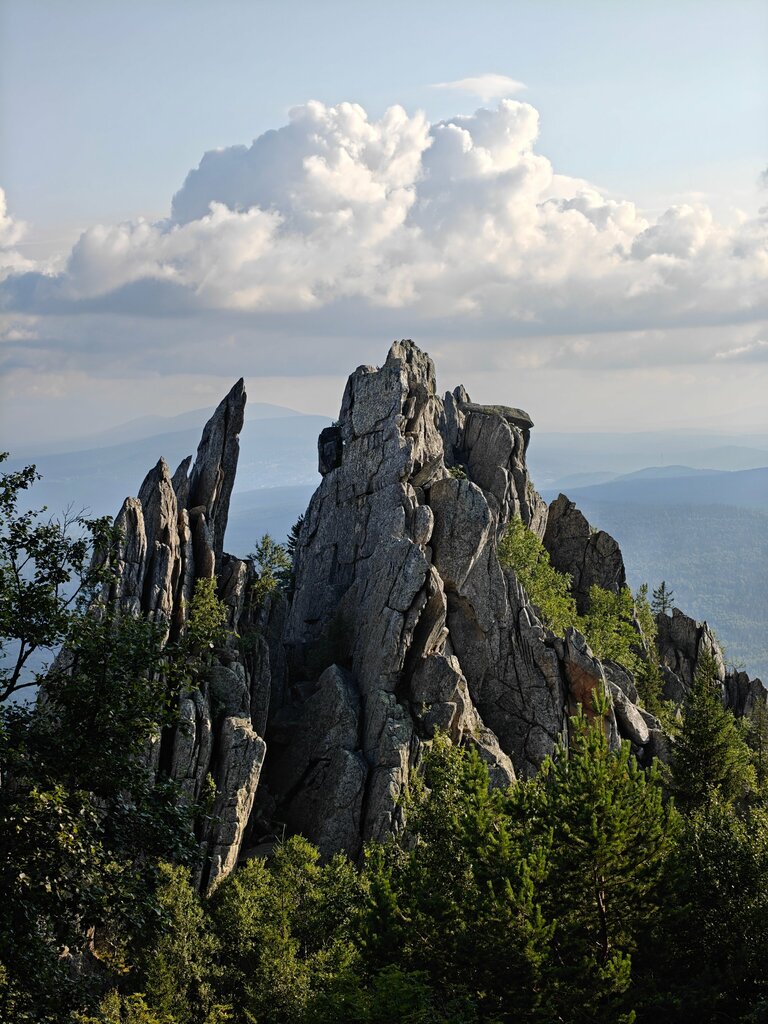 Dağ zirvesi Скала Скалодром, Çeliabinskaya oblastı, foto
