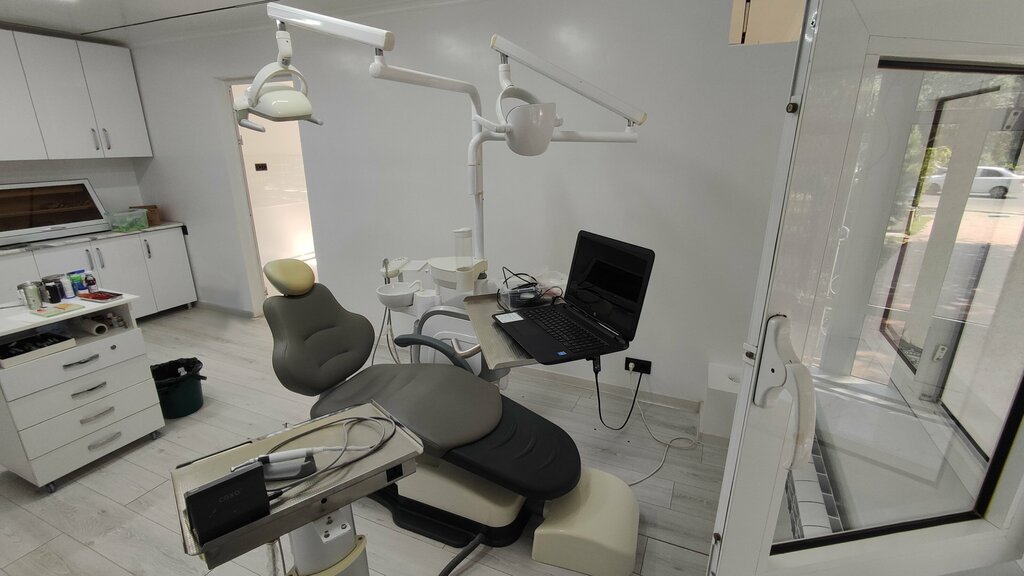 Özel ağız ve diş sağlığı klinikleri ve muayenehaneleri Sarvar Denta Service, Cizzak, foto