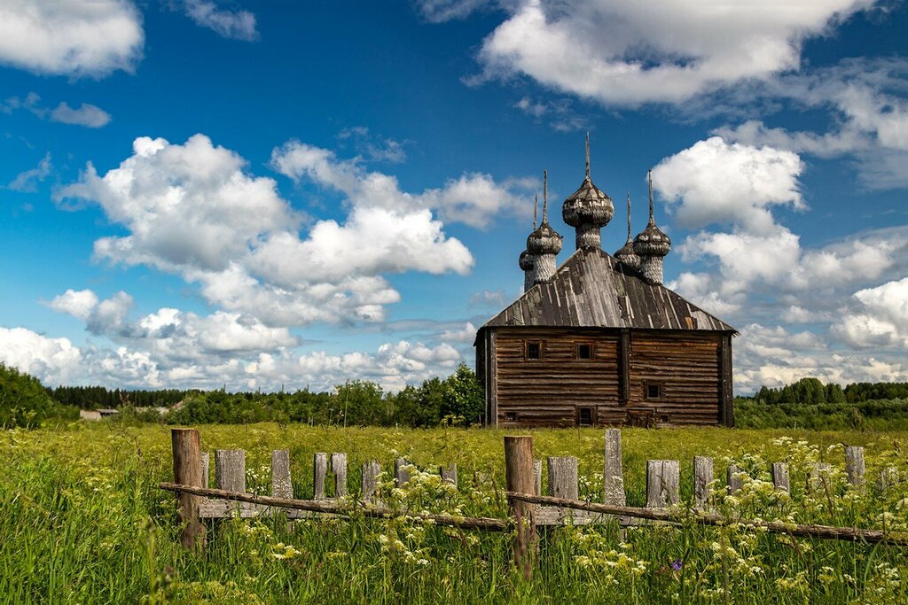 Ortodoks kiliseleri Tserkov Preobrazheniya Gospodnya V Izhme, Arhangelskaya oblastı, foto