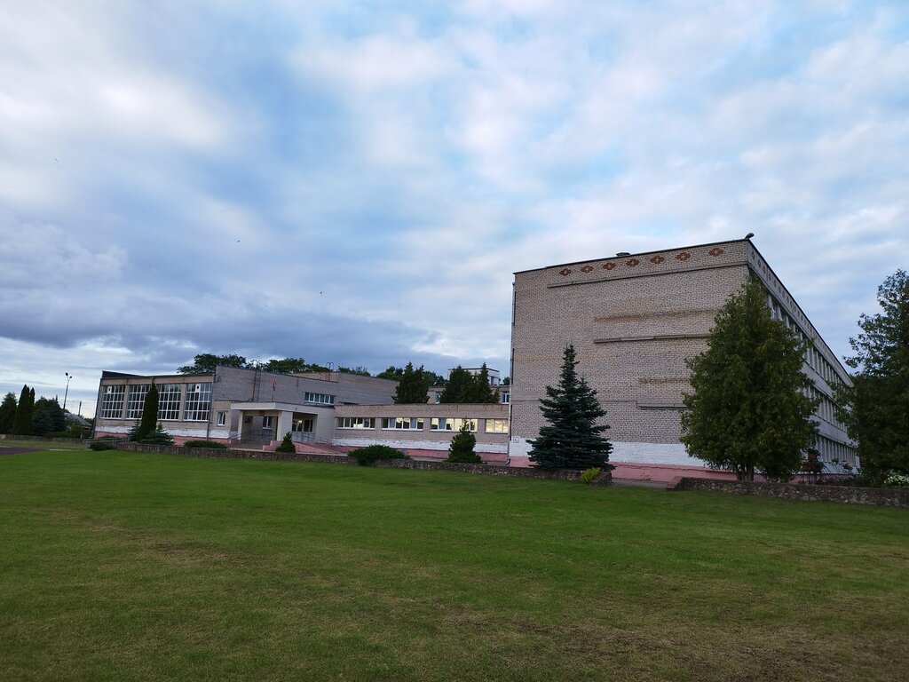 Ortaokul Srednyaya shkola № 3 s Litseyskimi Klassami, Miory, foto