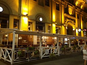 Svoi (Niezaliezhnasci Avenue No:22), restoran  Minsk'ten