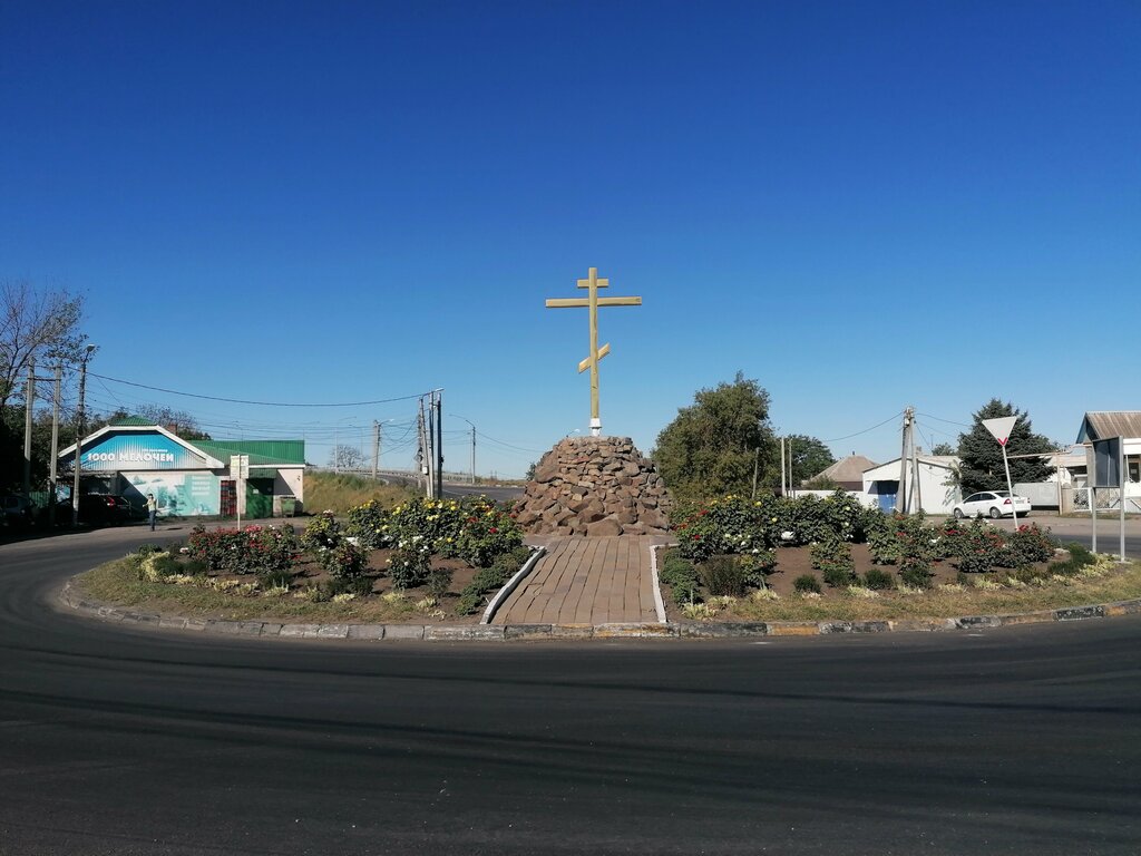 Turistik yerler Крест в ознаменование 2000-летия христианства, Gukovo, foto