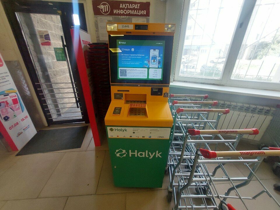 ATM'ler Halyk Bank, Astana, foto