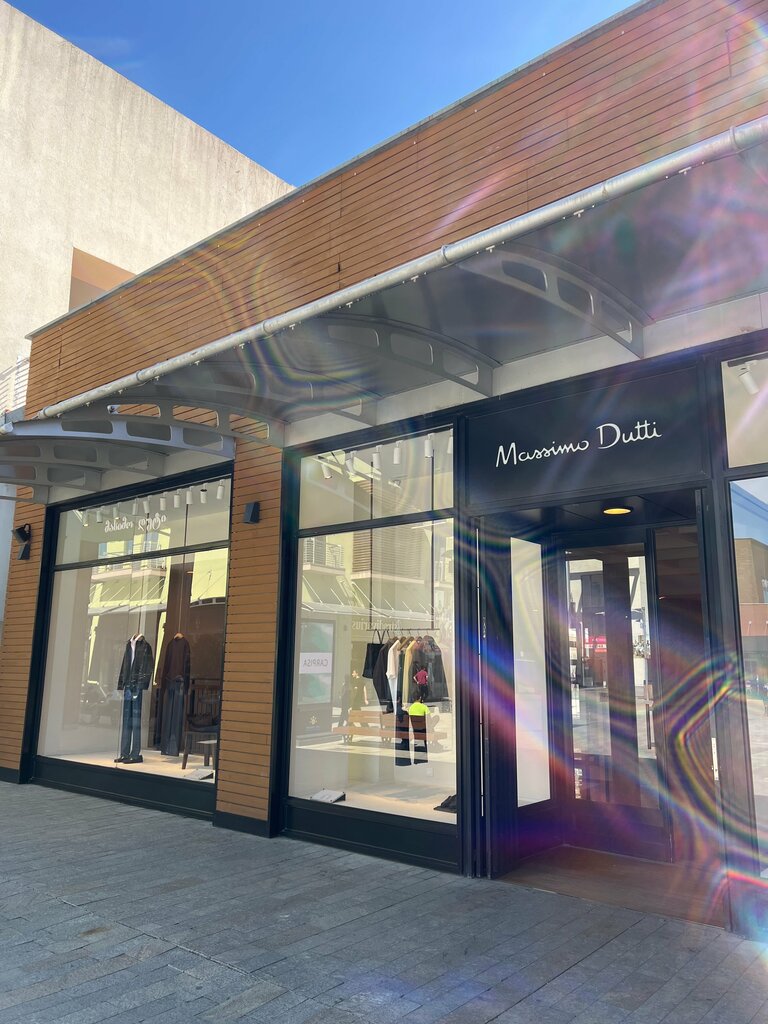 Giyim mağazası Massimo Dutti, Tiflis, foto