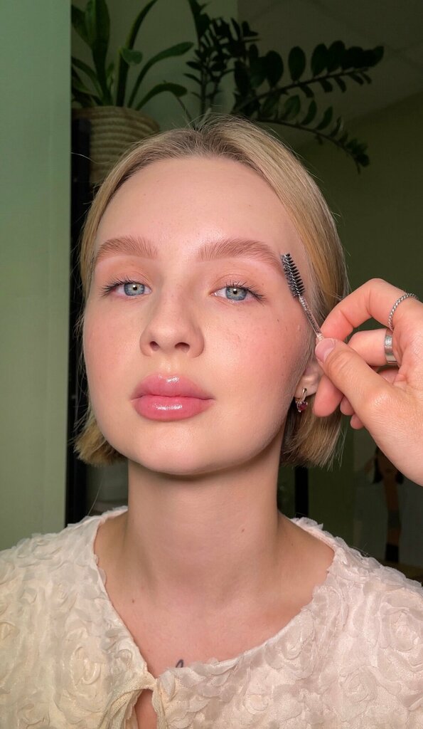 Kaş ve kirpik salonu Kris Browist, Murino, foto